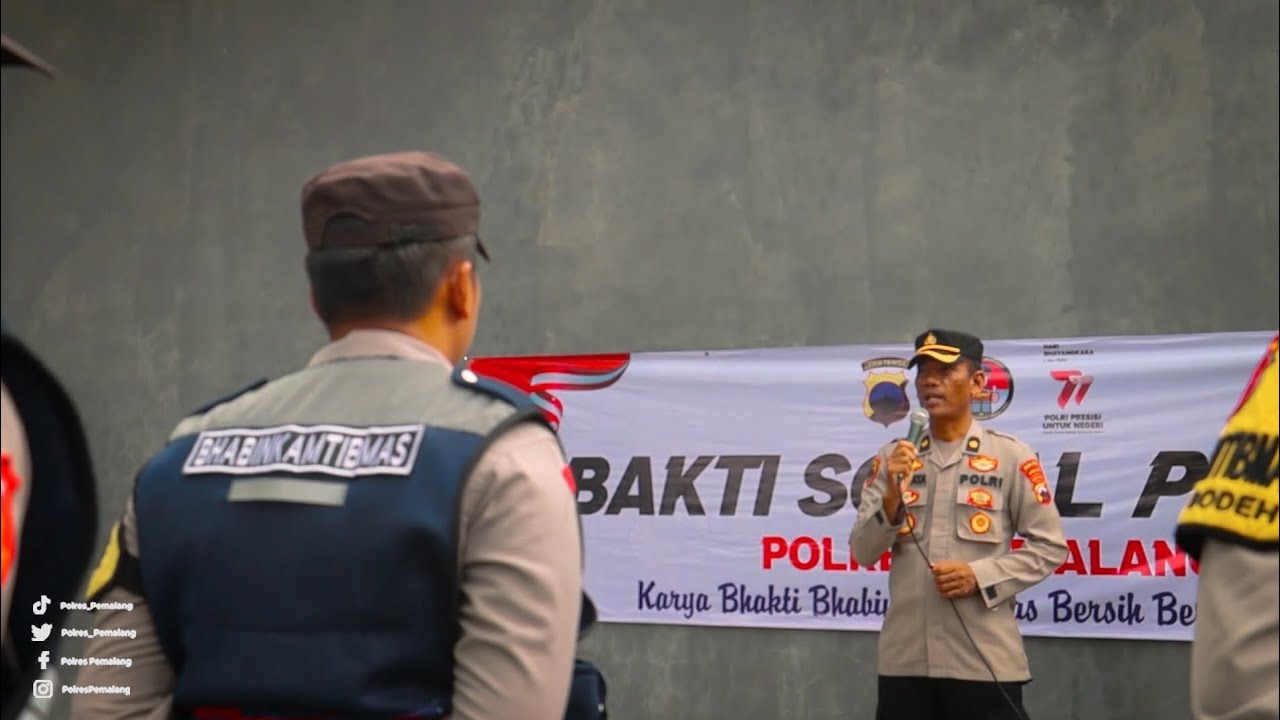 Bakti Sosial Karya Bhakti Bhabinkamtibmas Bersih-bersih Makam