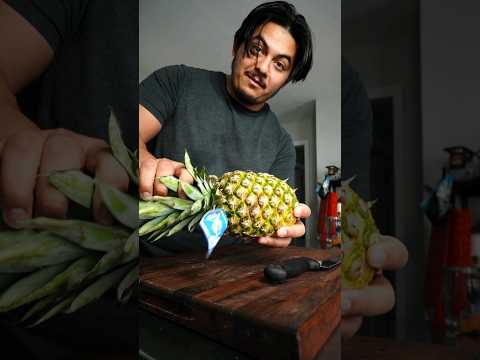 This is the best way to cut a pineapple in my opiñapple. #pineapple #fruit