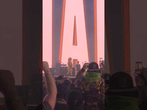 Becky Lynch Entrance - Wrestlemania 35