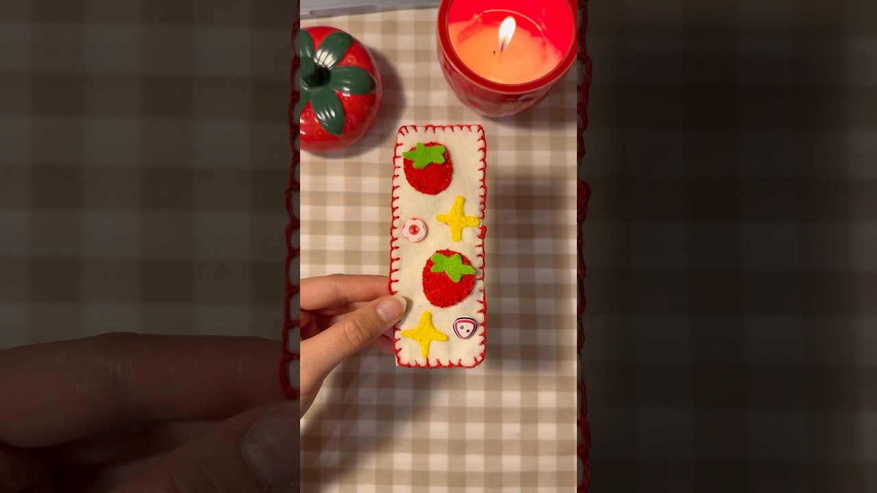 Strawberry Felt Bookmark!!🍓⭐️ #feltcrafts #feltdiy #craftidea #crafting #diy #journalideas #craft
