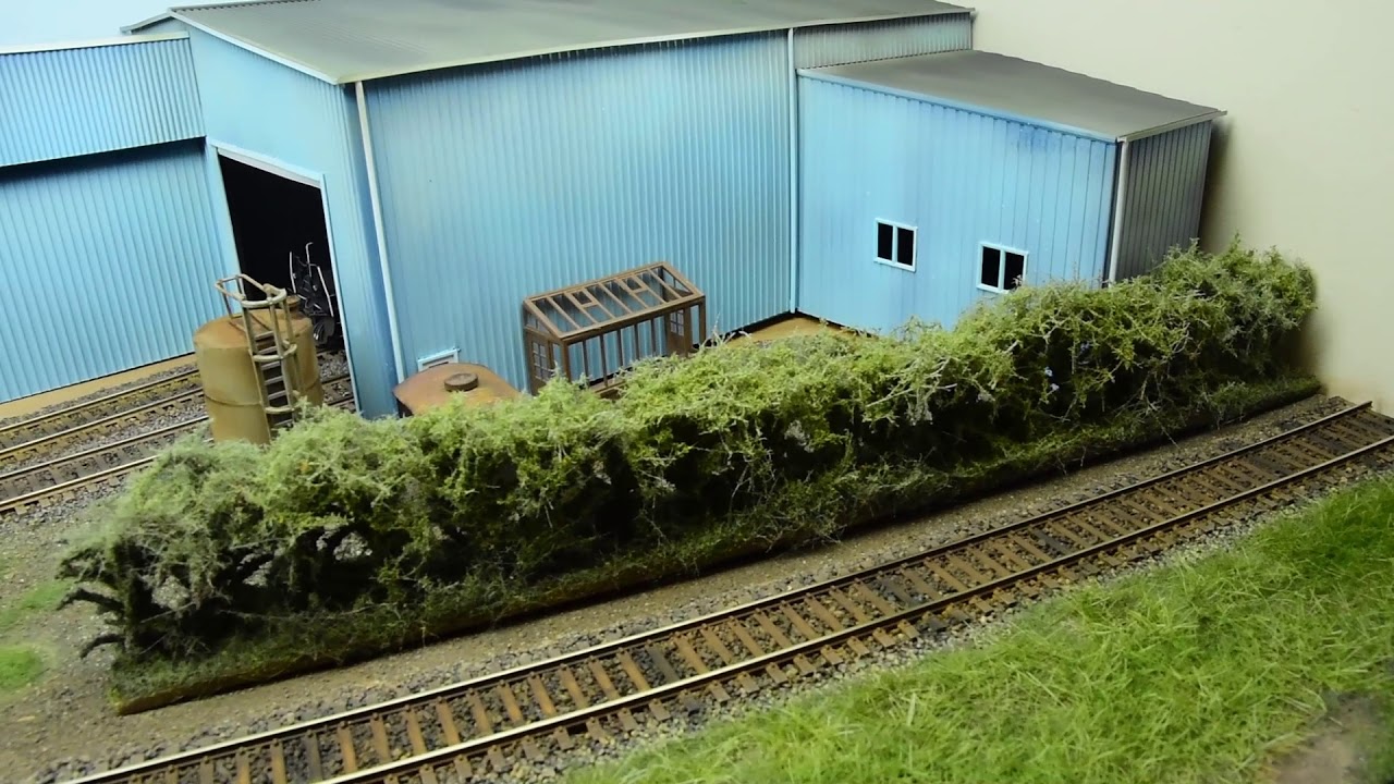 The Model Railroad Diorama: Shelf Layout Review and Critique