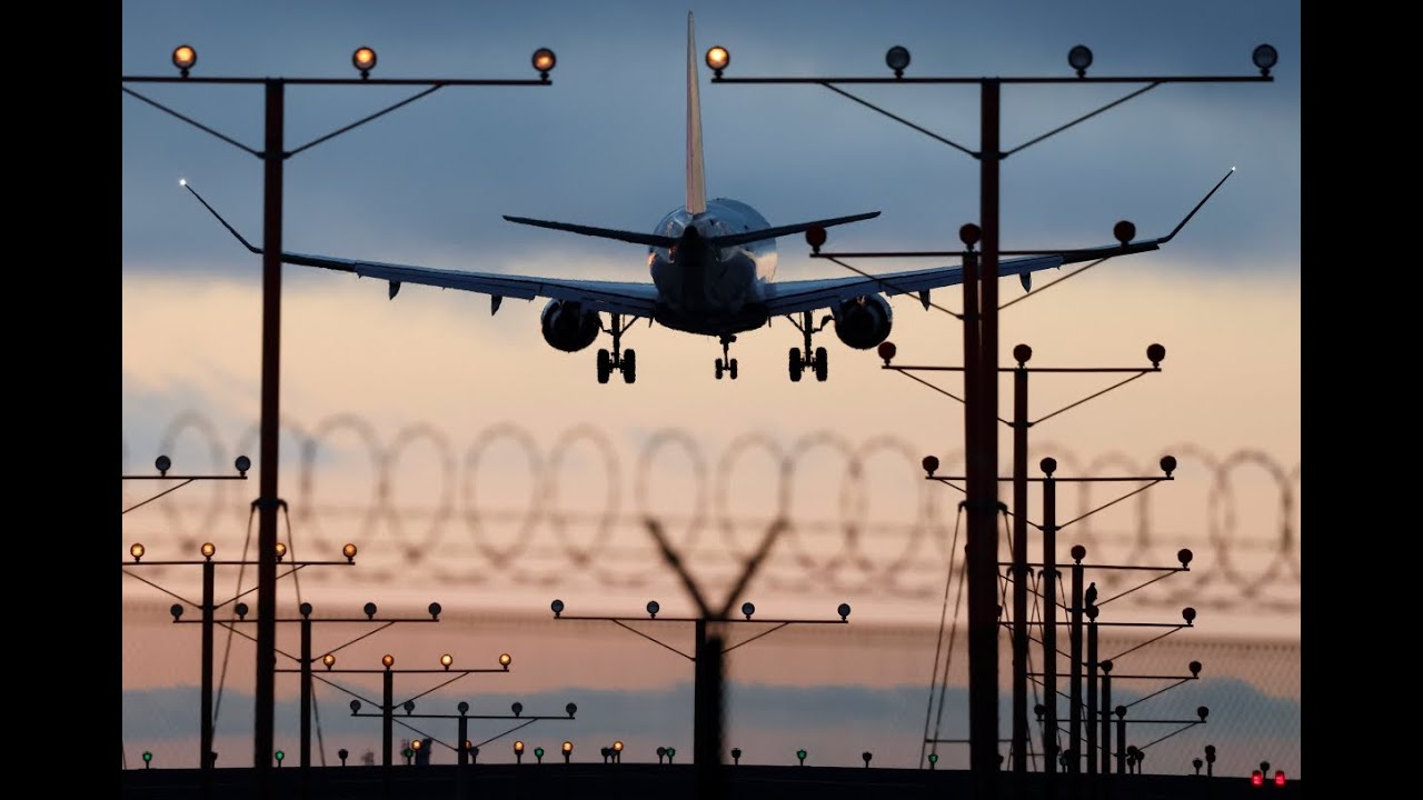 US Surpasses 10,000 Flight Delays Sunday in Worst Day of Shutdown