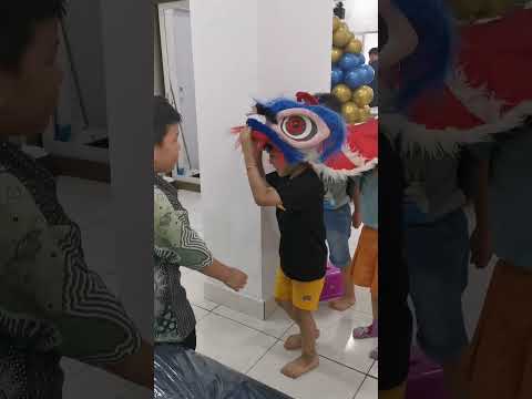 barongsai 😅 Lion dance #shorts #liondance #shortsvideo #shortsfeed