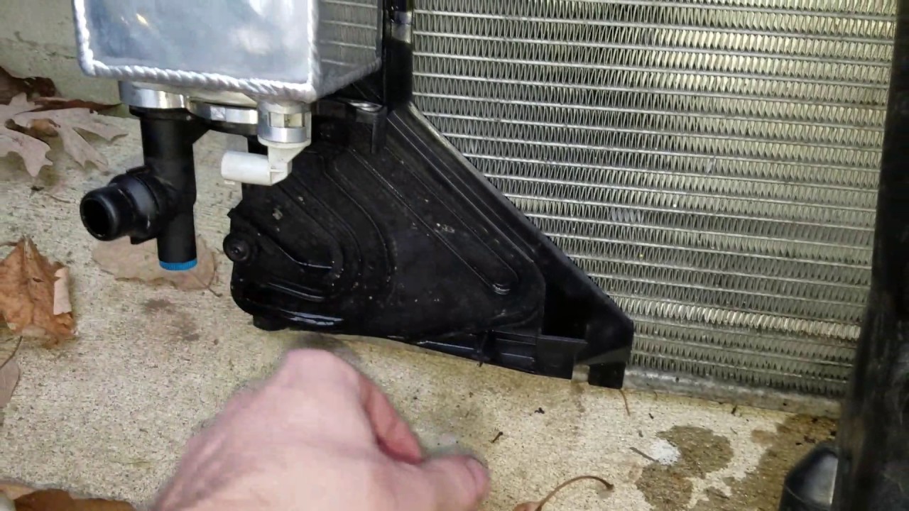 Mishimoto E46 Expansion Tank Overview