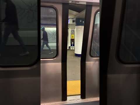 MBTA Blue Line 0700 Series (Type 5) Doors Closing