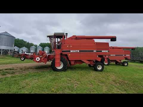 White 8900 Combine - YAC Auctions