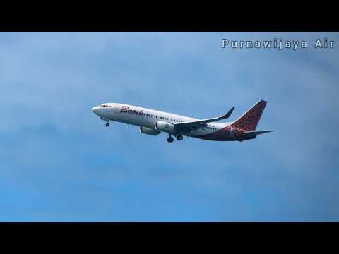 Pesawat Batik Air PK-LDL landing dan take off di Bandara Sorong