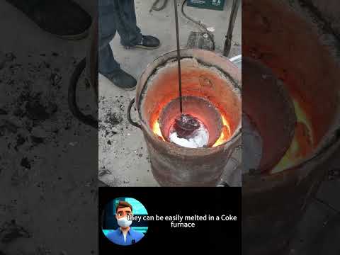 Craftsmen use aluminum cans to cast aluminum pots and kitchen utensils