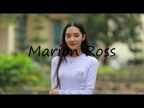 How to pronounce Marion Ross in English?