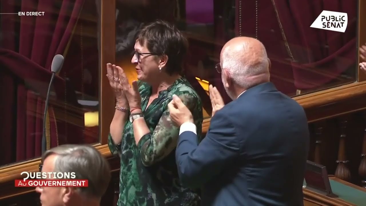 Les larmes de la sénatrice Éliane Assassi, lors de sa dernière séance ...