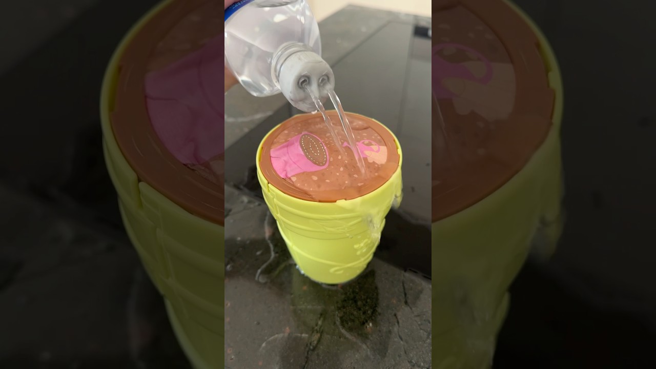 What‘s inside the flowerpot? 🌚 #cursed #flowers #satisfying #diy #unboxing #cute