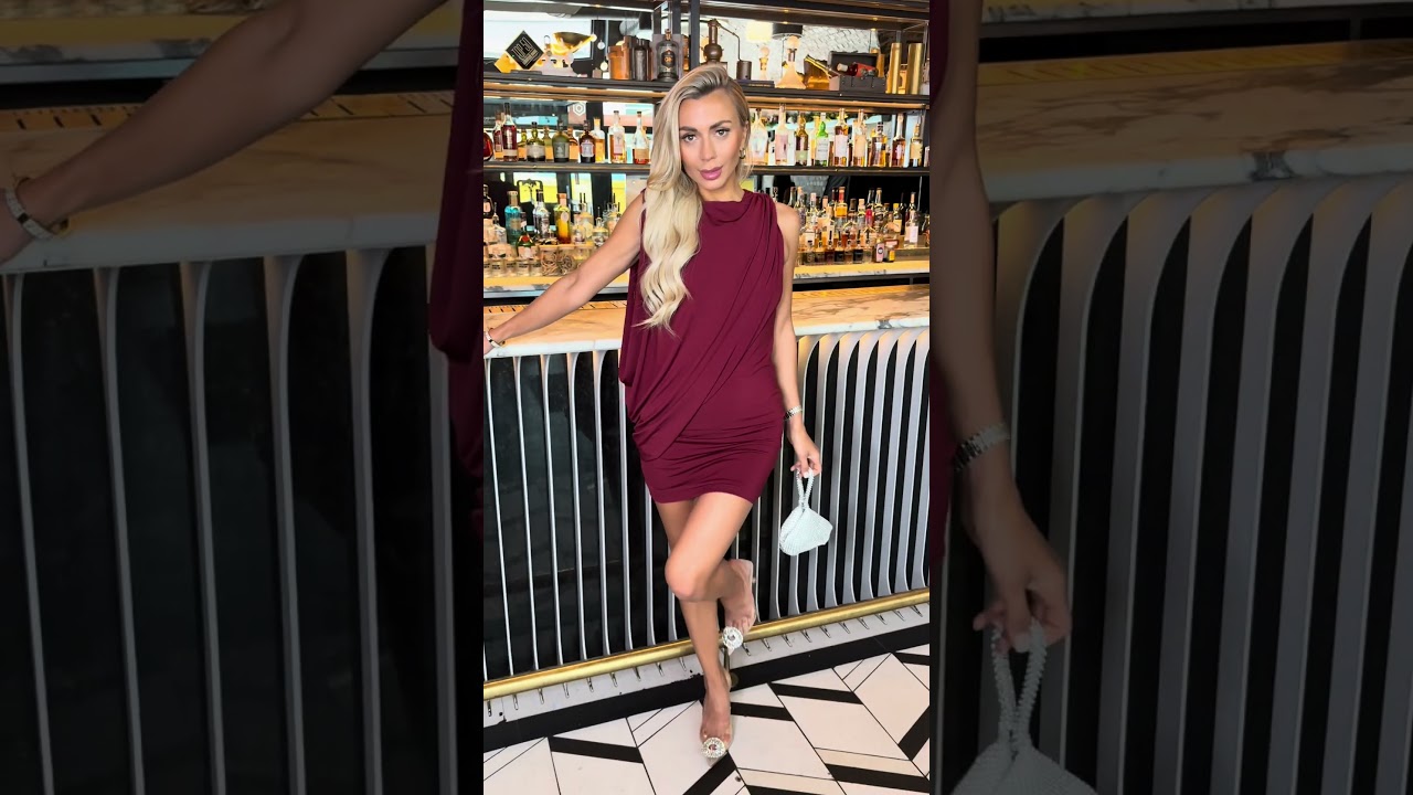 No accessories needed when this is the dress 🤌🏼✨