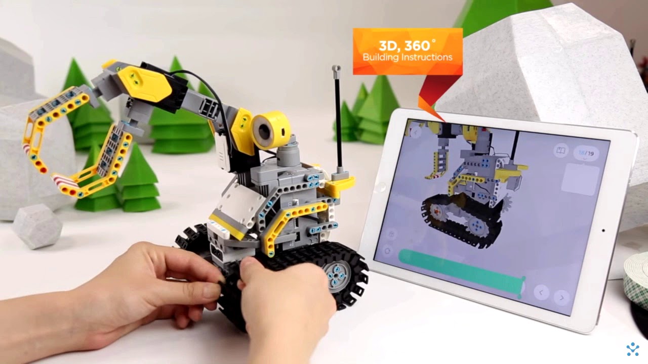 Code4Bots introducing Jimu Robots