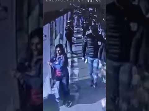 Testimonio de la auxiliar de policía empujada de estación de Transmilenio en medio de persecución