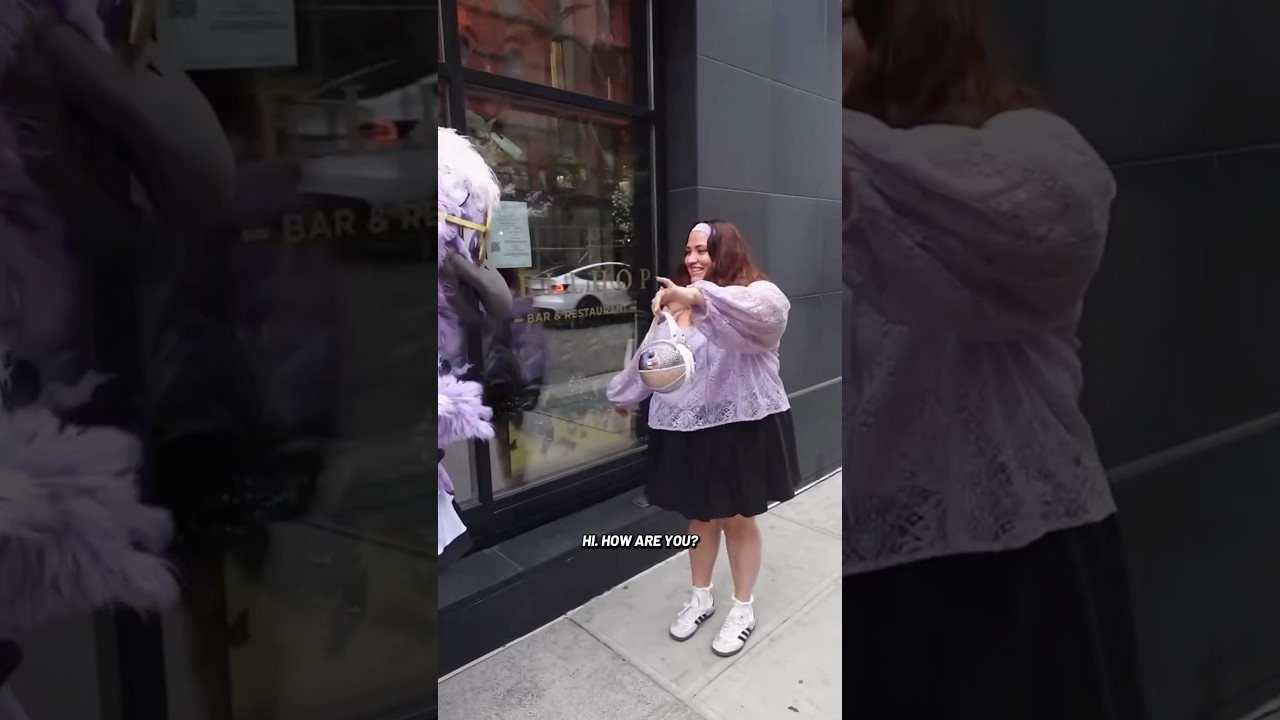 Come with me to meet violet from the Valkariss to give her her custom bag i made.