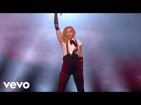 25 Times Celebrities Fell Offstage - Celebrity On-Stage Falls