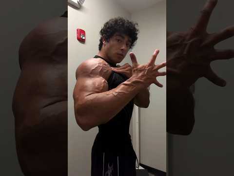 Bodybuilder #motivation #iconiicfitness #icon #bodybuilder#monster👿#body💪#trending#youtube#short🔥
