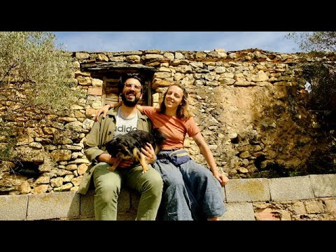 Finally! A Tour of Our Off-Grid Homestead (in Spanish)