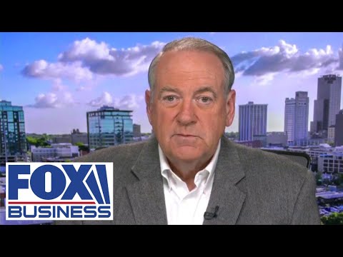 Huckabee reacts to reporters asking Biden soft questions