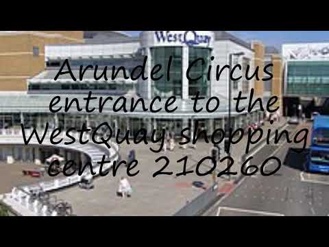 How to pronounce Arundel Circus entrance to the WestQuay shopping centre    210260 in English?