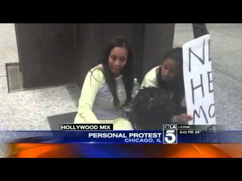 Dwayne Wade`s Ex-Wife Holds Personal Protest