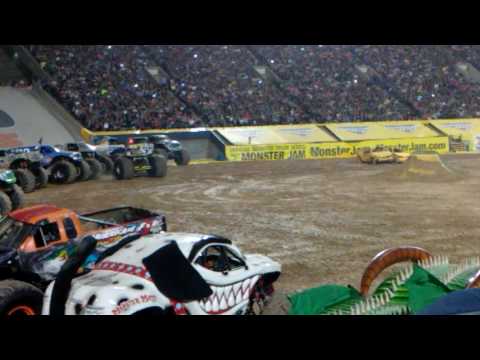 XTREME DIESEL (MONSTER JAM) double flip