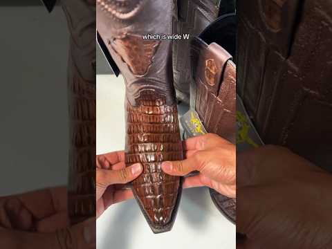 Do you know the difference between D and EE in cowboy boots? #cowboyboots #westernboots #boots
