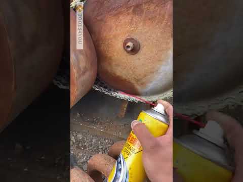 Grease maintenance chain