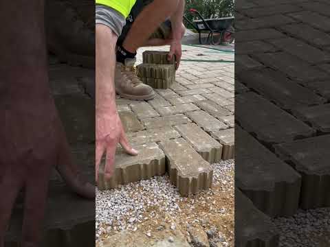 Permeable block paving time 🙌🏻 #drivewayinstallation #buildingcompany #groundwork
