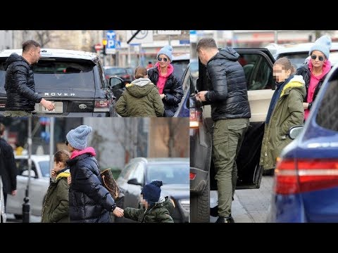 Karolak wysadza Violkę z dziećmi na środku ulicy. Tak dba o ich bezpieczeństwo?