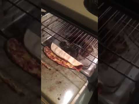Sauce on the pizza (gif)