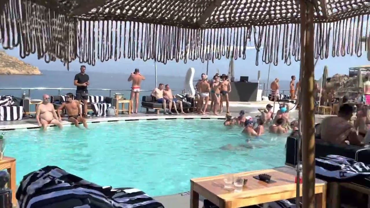 The Fabulous Jackie O’  beach club