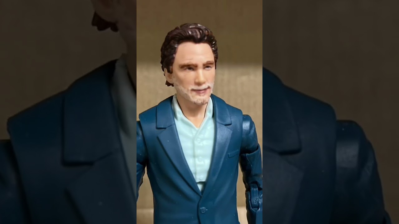 Bruce Banner transforms into HULK (Action Figure Stop Motion Animation)