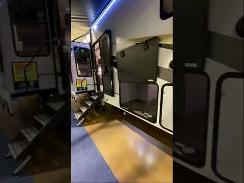 Awesome 5th Wheel Under 35 feet‼️