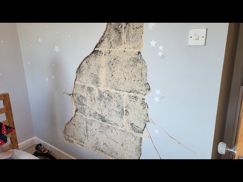 How to fix cracks in plaster