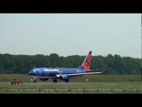 Sun Country Airlines N817SY 737-800 and Takeoff Portland Airport (PDX)