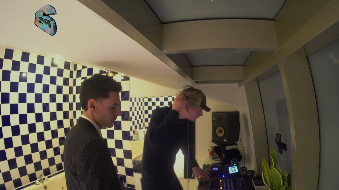 GEE LEE & Shaolin Cowboy mixin at the FLAT [WC]