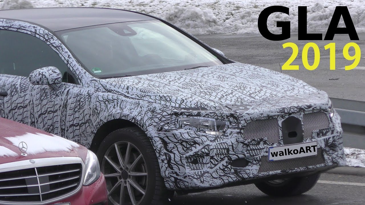 2019 Mercedes-Benz GLA-Class Lingers in Front of the Lens at Traffic ...