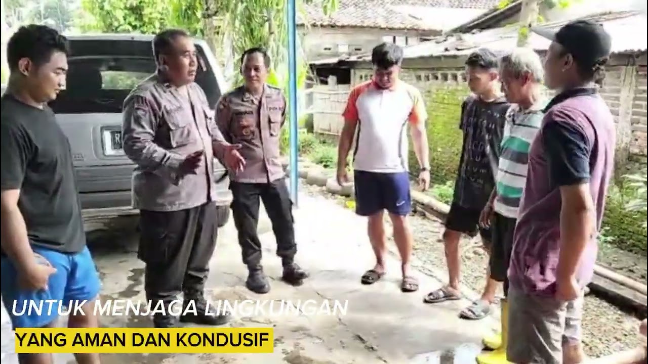 Ipda Nuryanto Kanit Binmas dan Bhabinkamtibmas Polsek Bukateja sambang warga