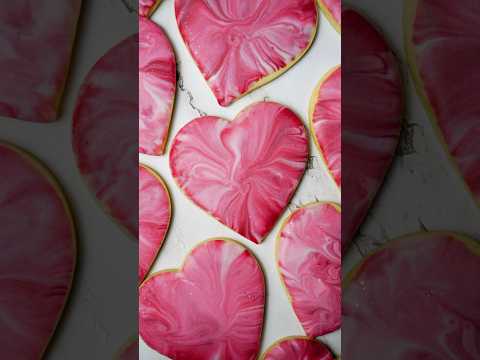 The EASIEST way to decorate sugar cookies with royal icing! 💕