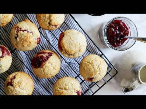 Ekspresowe muffinki z konfitur膮 w 艣rodku - zobacz jakie s膮 pyszne! Przepis na szybkie babeczki