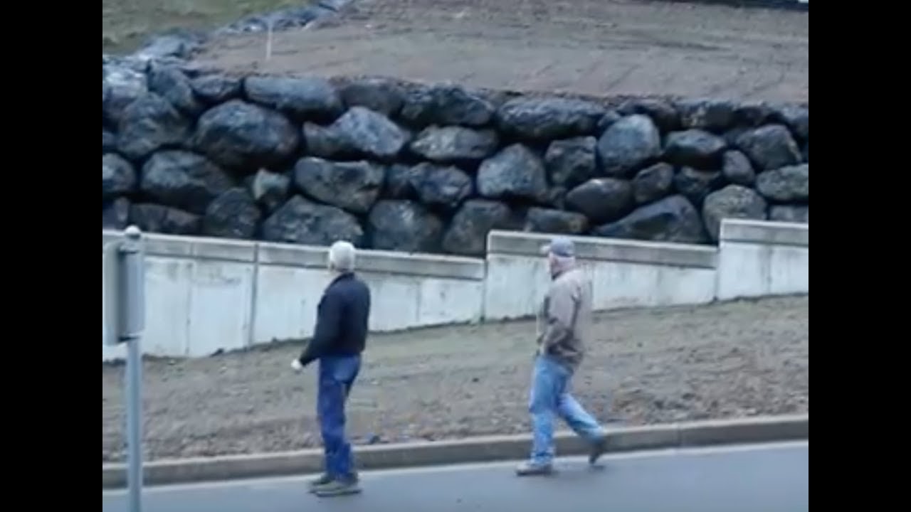 How To stack a Boulder Wall Fail  Retaining Wall Fail Essential Craftsman