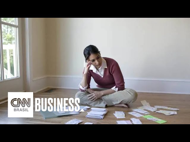 Endividamento atinge 80% das famílias mais pobres em setembro, um recorde, diz CNC | CNN Brasil