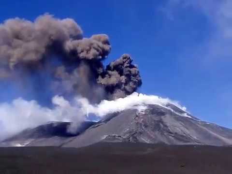 Mount Etna Volcano, Italy: Map, Facts, Eruption Pictures