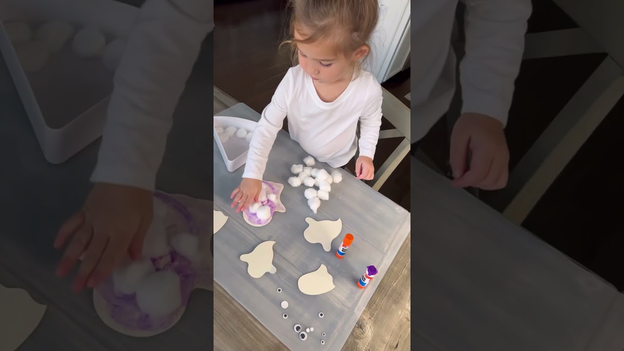 Cotton Ball Ghosts & Spiders #sensory #sensoryplay #halloween