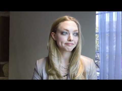 Why does Amanda Seyfried love scary movies?