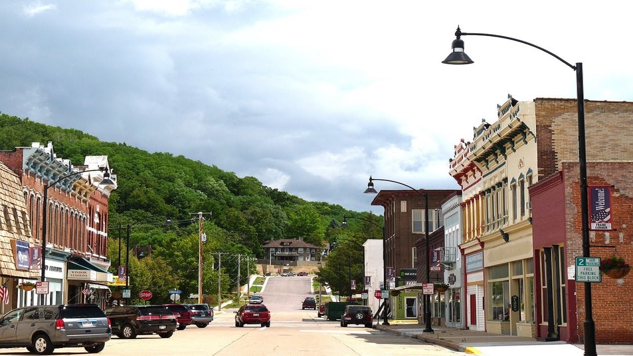 Driving Downtown Richland Center, WI