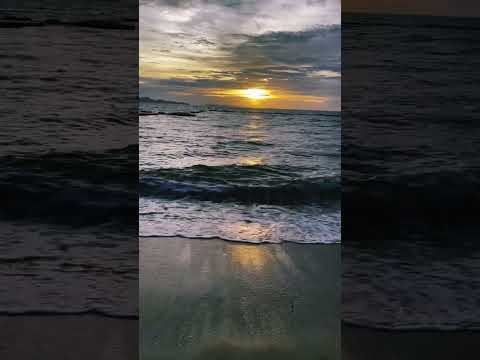 Is there anything better than beach sunsets? The perfect way to end the day made for you to smile :)
