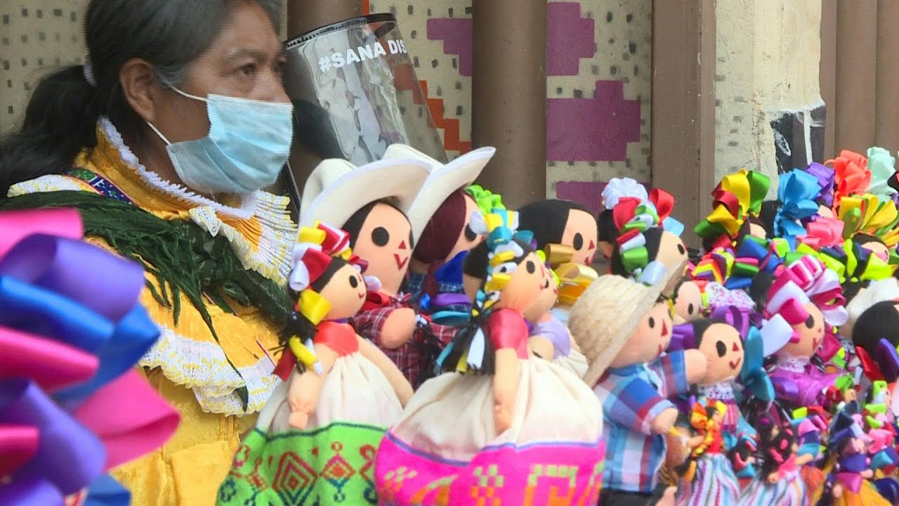 Tradicional muñeca Lele ayuda a subsistir a comunidad indígena mexicana en la pandemia | AFP