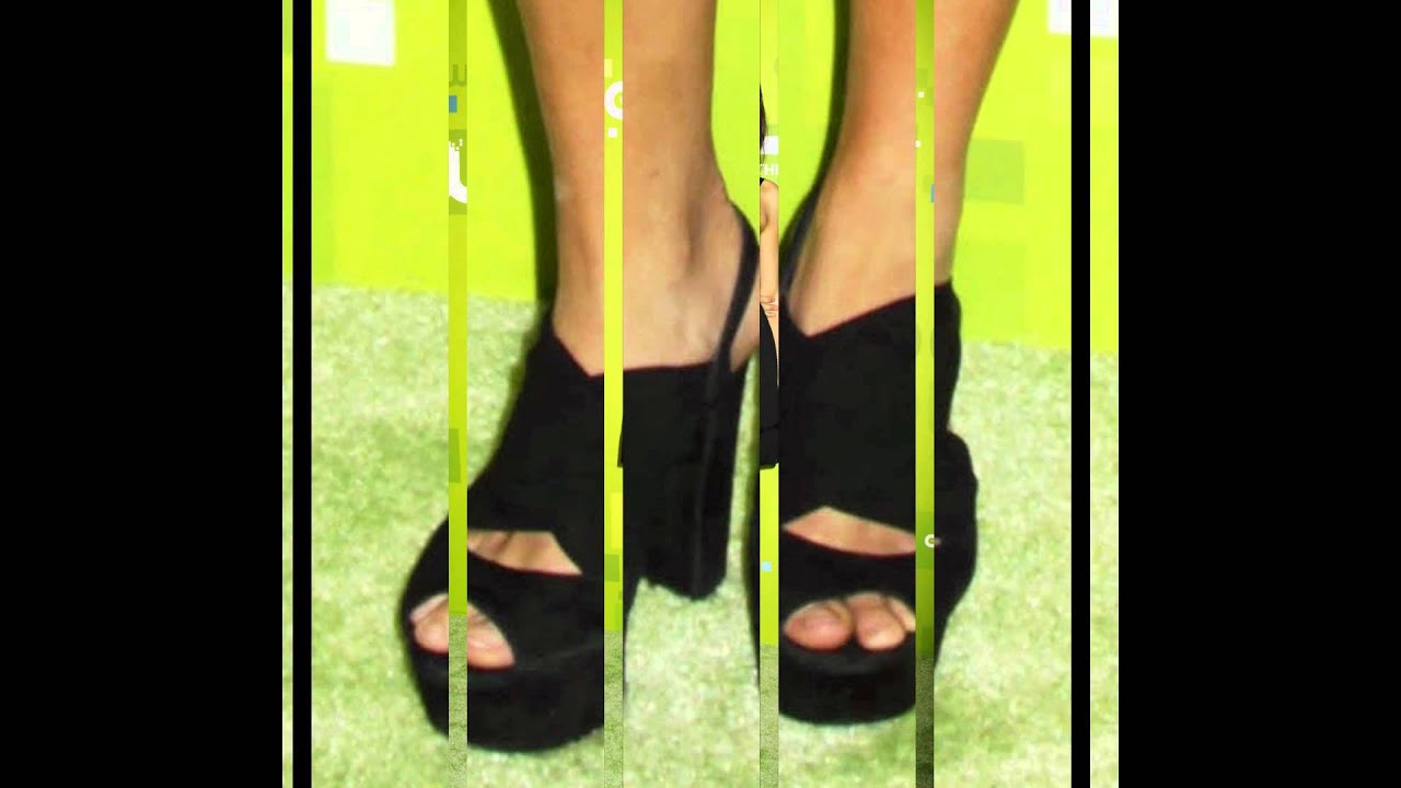 Phoebe Tonkin's breathtaking birthday feet